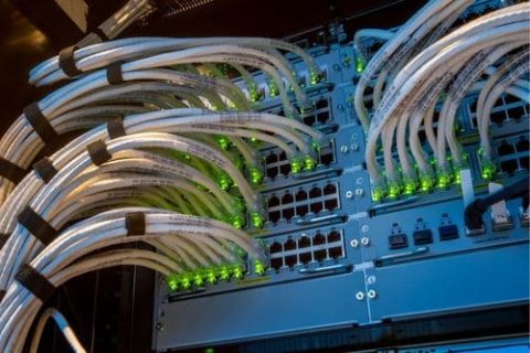Câblage structuré fibre optique : découvrez l'avantage de la fibre optique